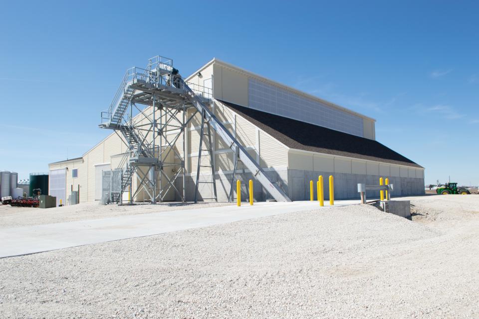 AGI Fertilizer Systems Provides High-Speed Fertilizer Loadout for ...